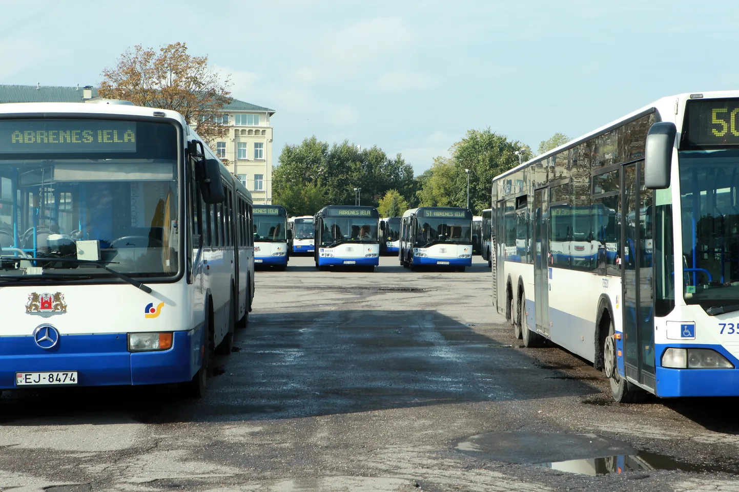 56. autobuss Rīgā kādu laiku kursēs pa citu maršrutu