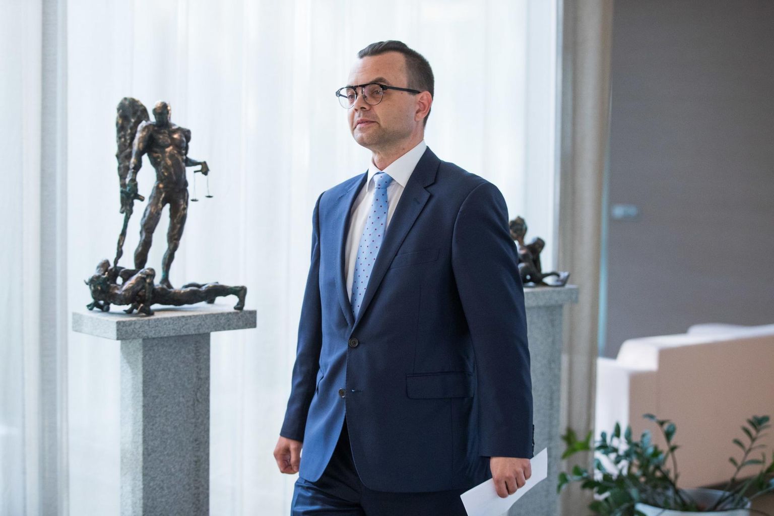 Ülikool keeldus ahistamise tõttu vallandatud Hallikule tõendeid ...