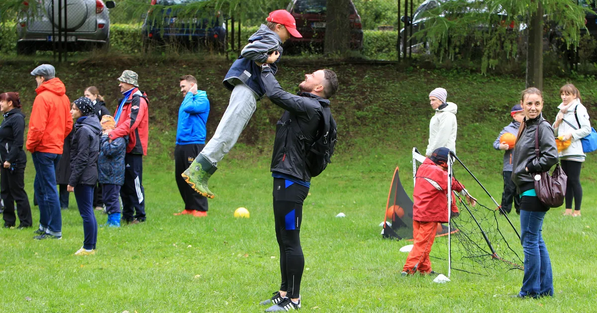Briti politseinik sportis Masingu kooli lastega