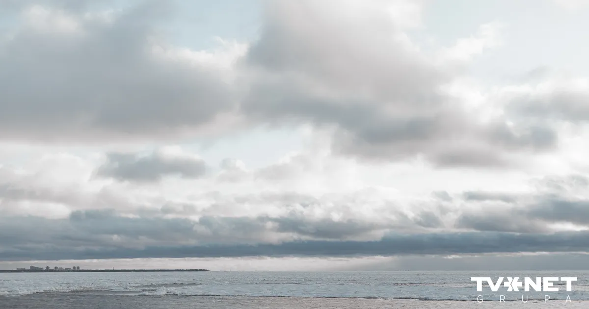 Pirmdien debesis aizklās mākoņi