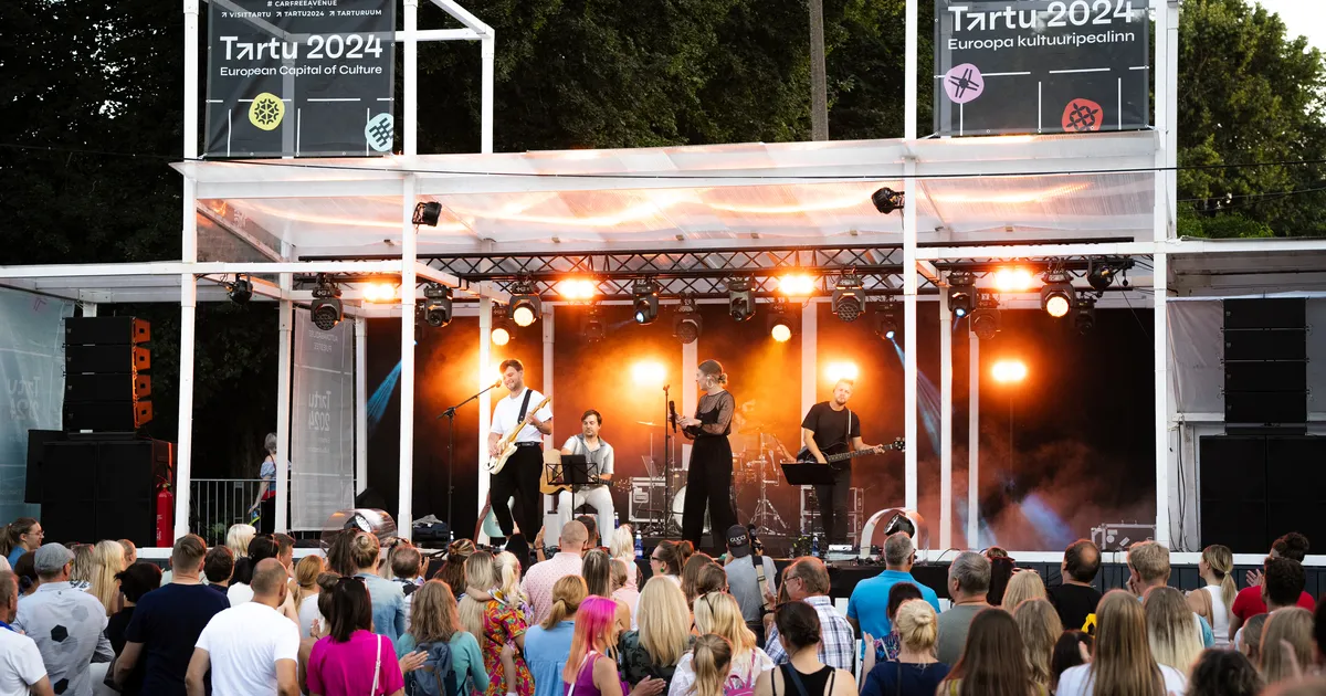 GALERII Soe suveõhtu ja hea muusika meelitasid tasuta kontserdile hulga ...