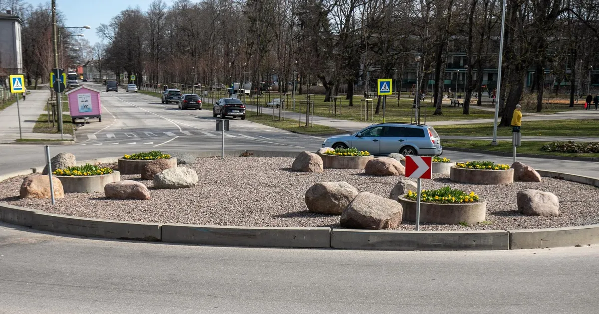 Teetööd häirivad Kuninga kooli ees liiklust