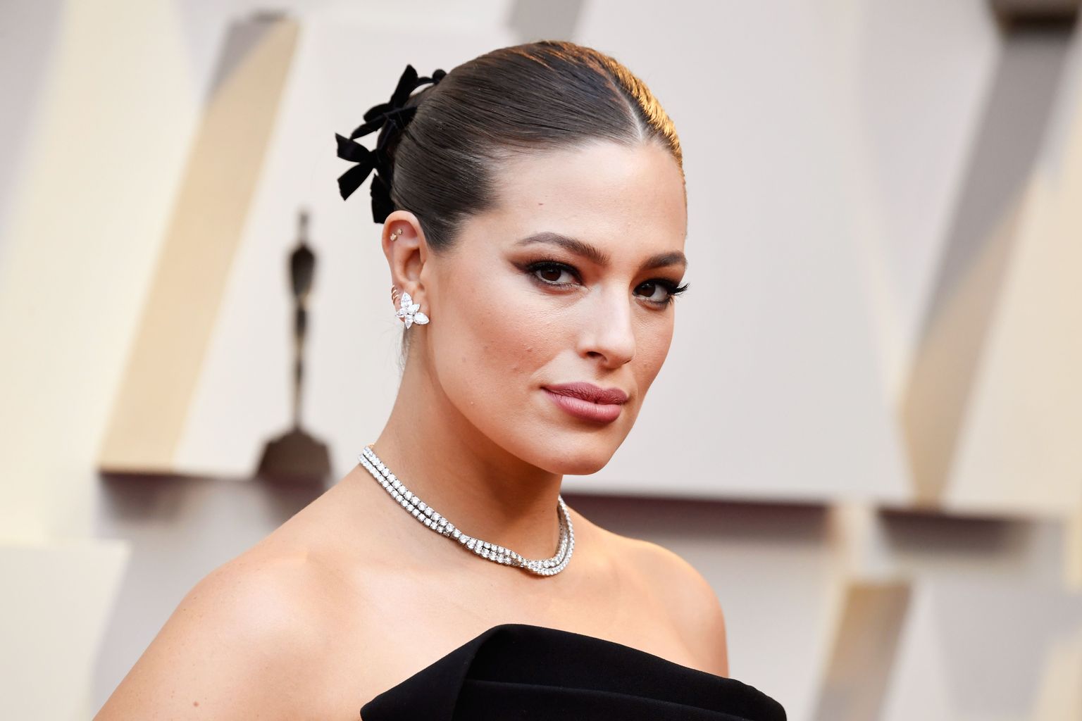 🔥 Pluss-suuruses modell Ashley Graham heitis riided seljast: alasti ...