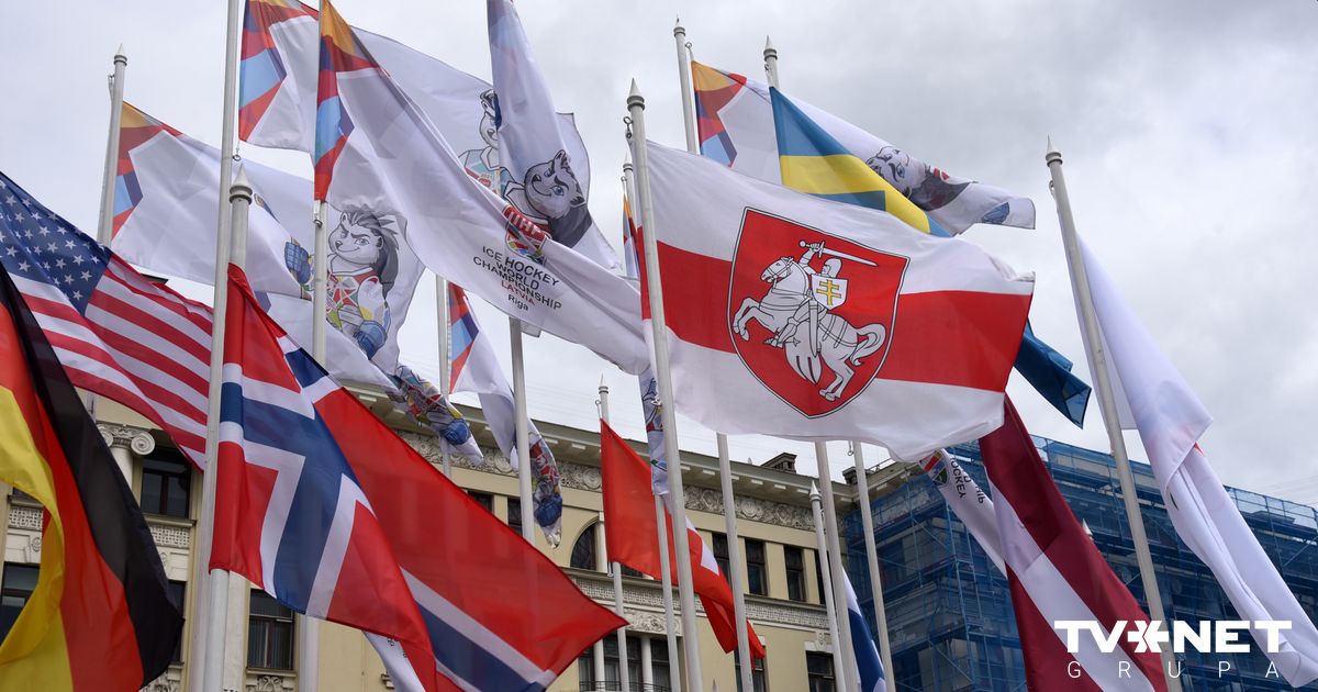 Baltkrievijas oficiālais karogs pie viesnīcas aizstāts ar vēsturisko ...