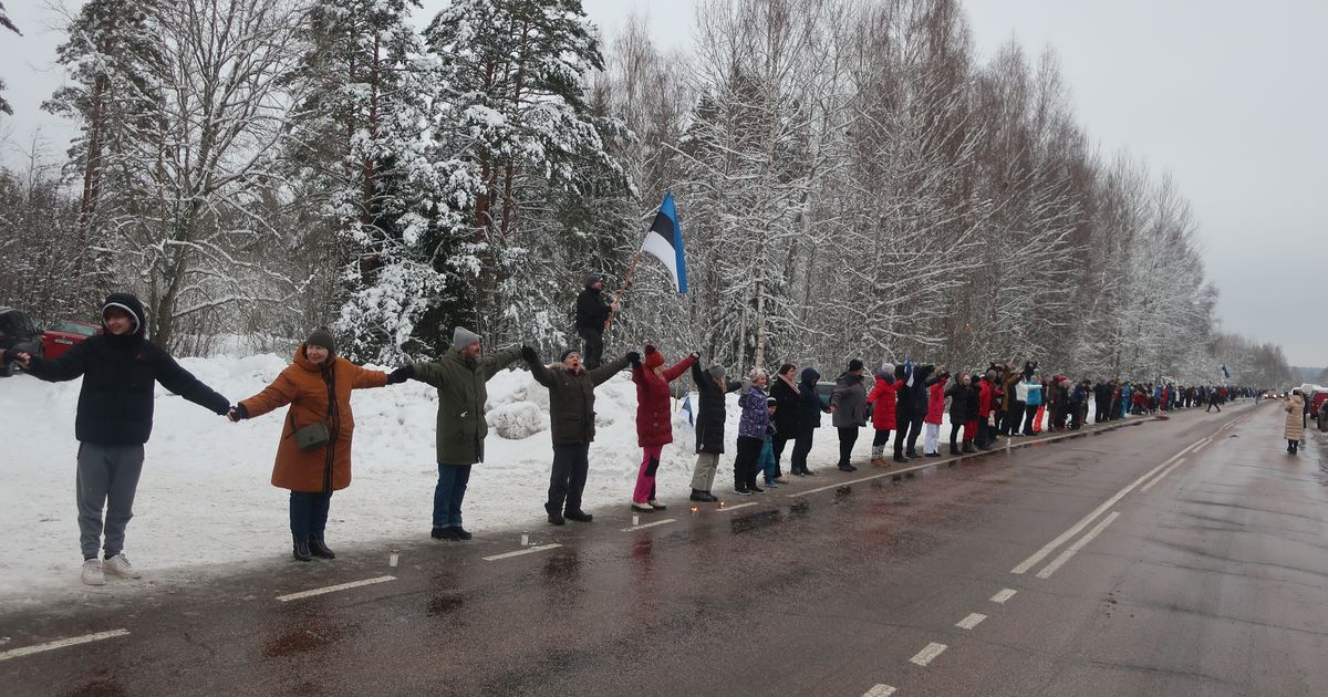 GALERII Võru–Valga maanteed palistas kilomeetrine inimkett