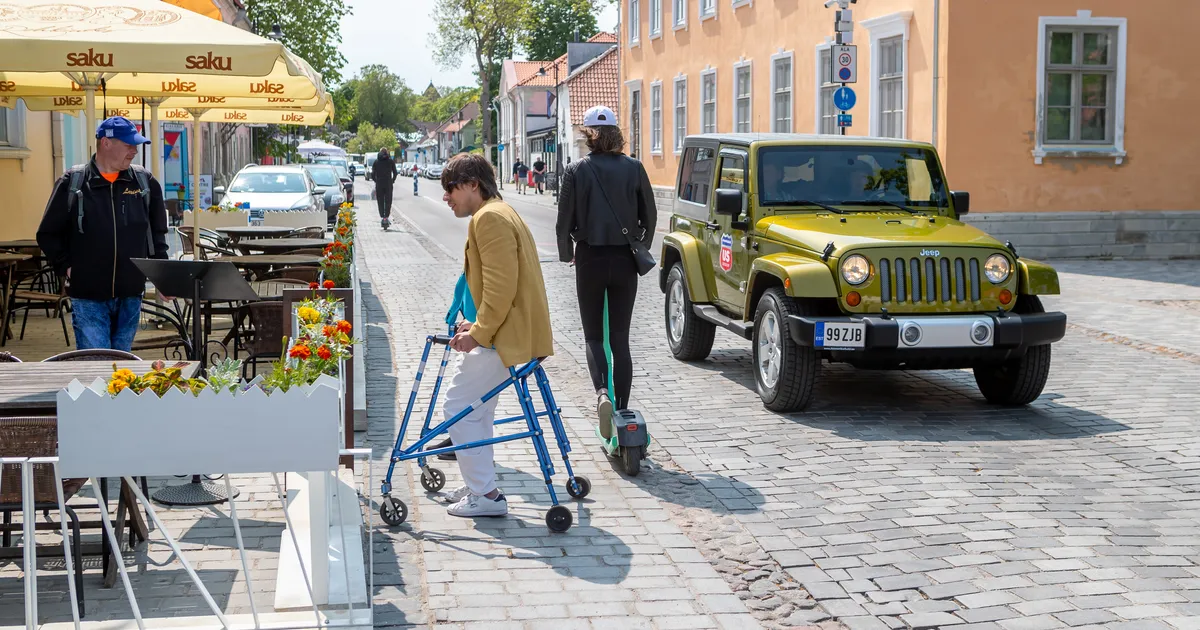 KÜSITAV LAHENDUS: terrasside tõttu peavad jalakäijad võistlema ...