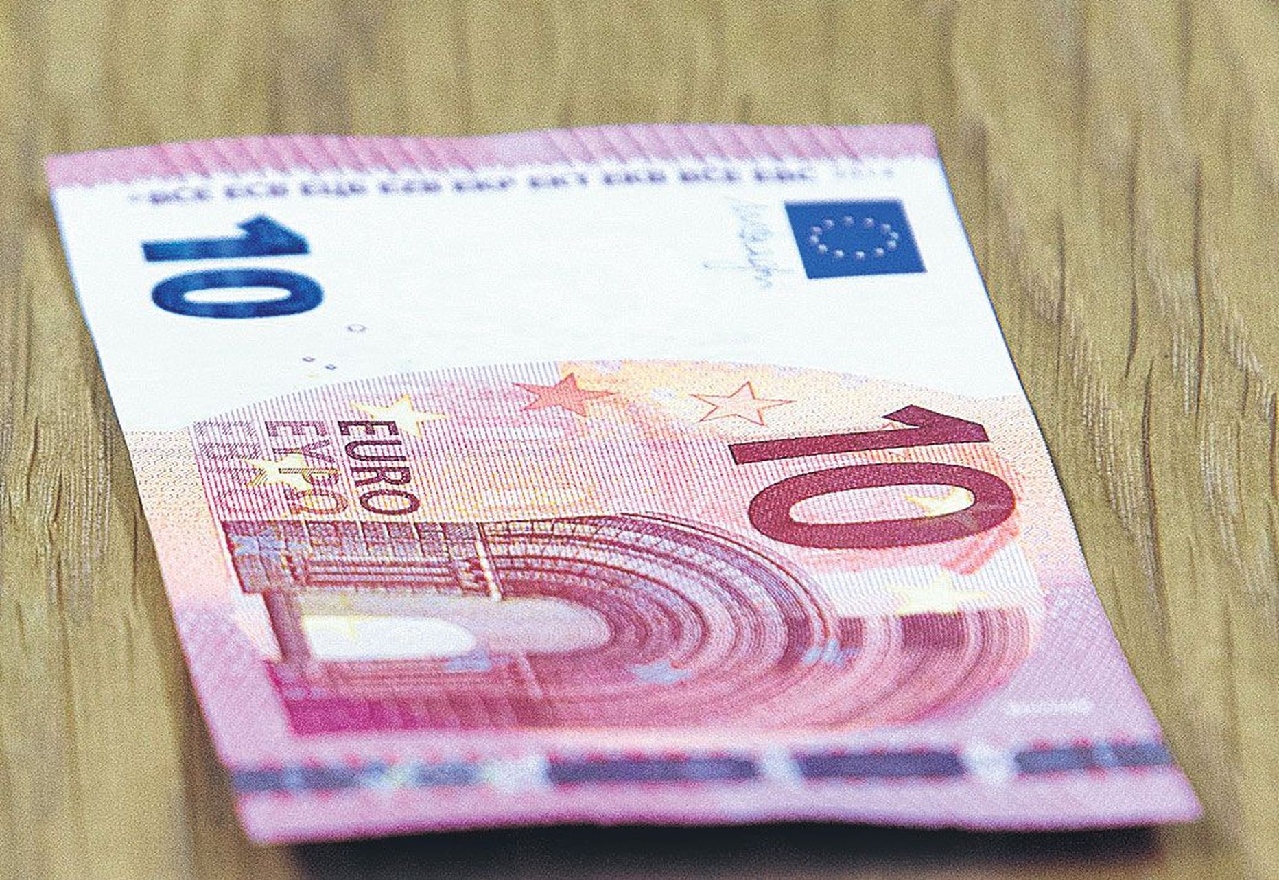 Lugeja küsib: kas eksnaisel on õigus nõuda veel 100 eurot elatist juurde? Lugeja küsib: kas eksnaisel on õigus nõuda veel 100 eurot elatist juurde?