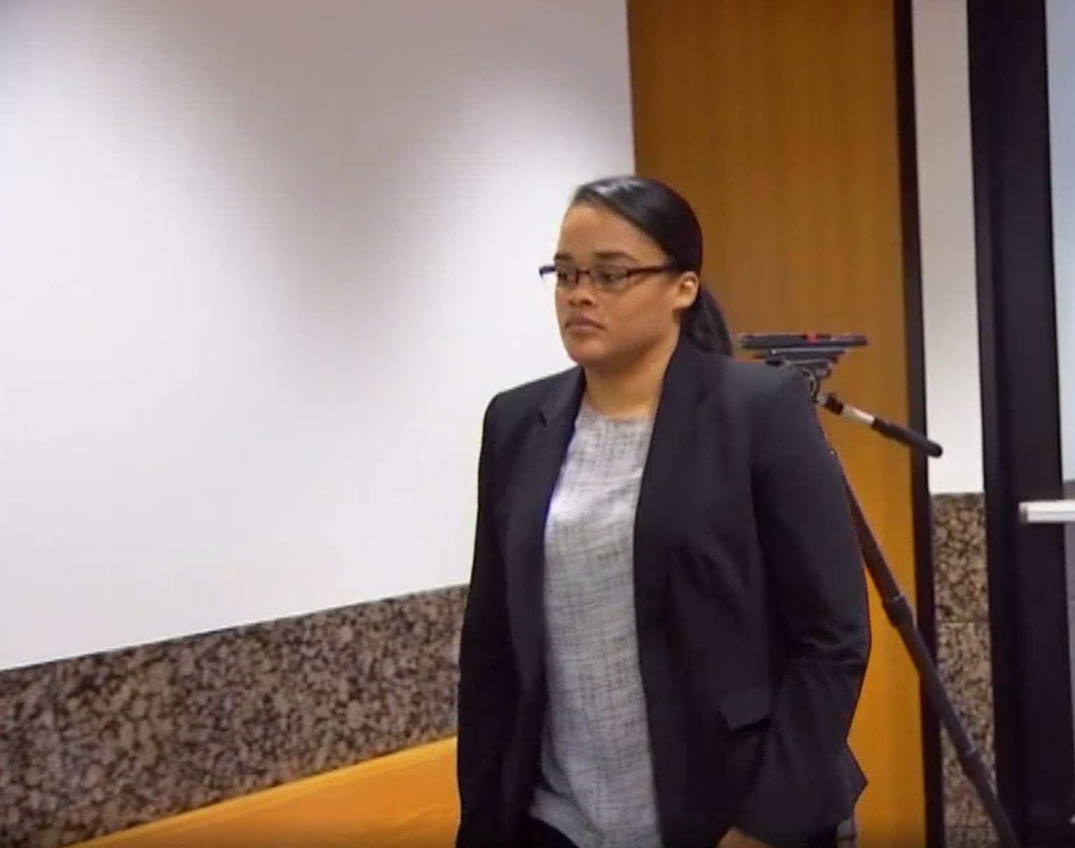 Vaimse häirega ema lasi oma tervel lapsel sadu erinevaid ...