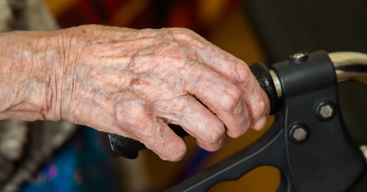 Hooldekodu hoolealune jäi näppupidi rulaatori vahele kinni