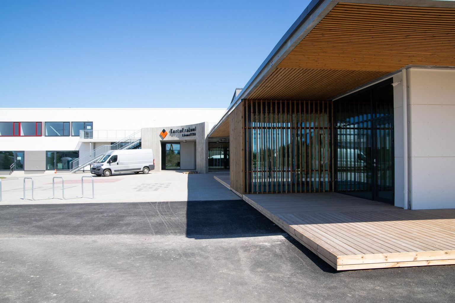 Püksirihma pingutav erakool võtab koduõppe ajal toiduraha